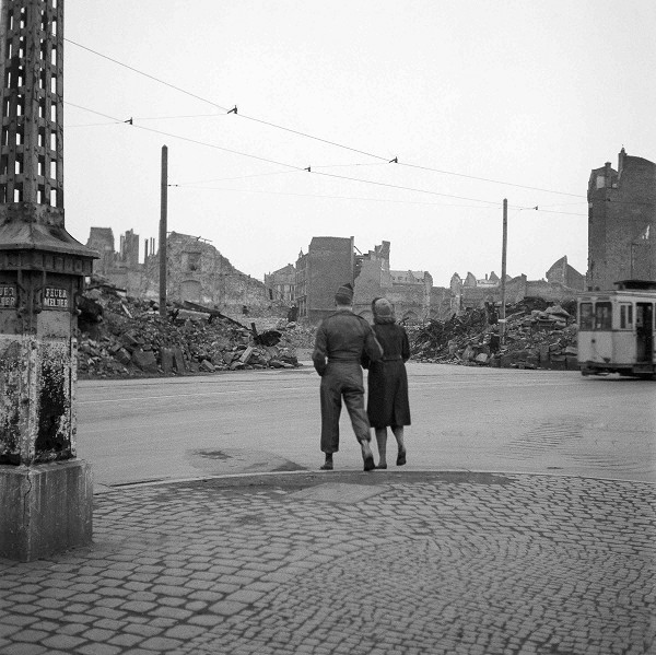 TONY VACCARO 100 – Ein Fotografenleben vom Krieg zur Kultur ...