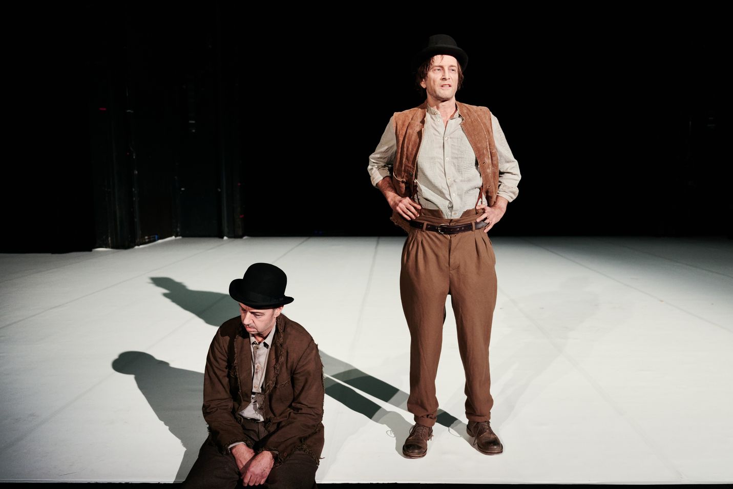 Theatralisches Trio zu „Warten auf Godot“ mit Dramaturg Holger Schröder ...